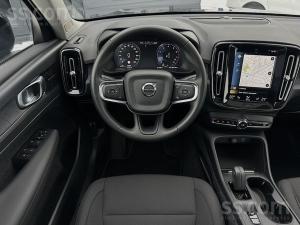 Black Volvo XC40 2021 in Jelgava, with an engine capacity of 1.50 L and mileage of 199 thousand km for 18900 €, photo 5 on AUTOMOTO.COM.LV