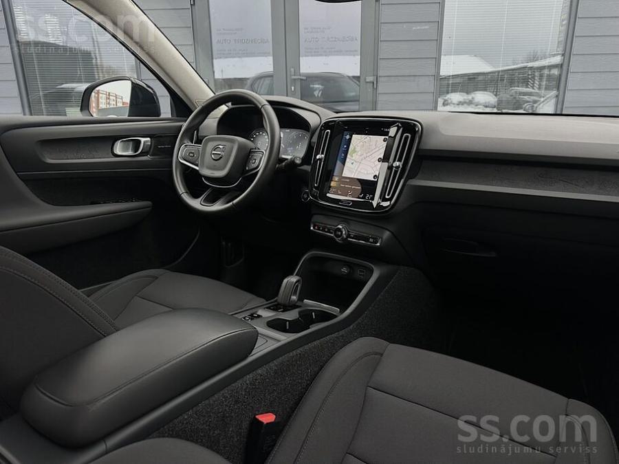Black Volvo XC40 2021 in Jelgava, with an engine capacity of 1.50 L and mileage of 199 thousand km for 18900 €, photo 11 on AUTOMOTO.COM.LV