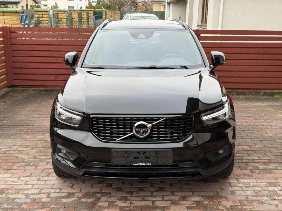 Black Volvo XC40 2021 in Siauliai, with an engine capacity of 1.48 L and mileage of 173 thousand km for 21990 €, photo 2 on AUTOMOTO.COM.LV