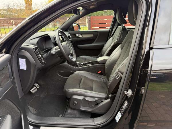 Black Volvo XC40 2021 in Siauliai, with an engine capacity of 1.48 L and mileage of 173 thousand km for 21990 €, photo 11 on AUTOMOTO.COM.LV