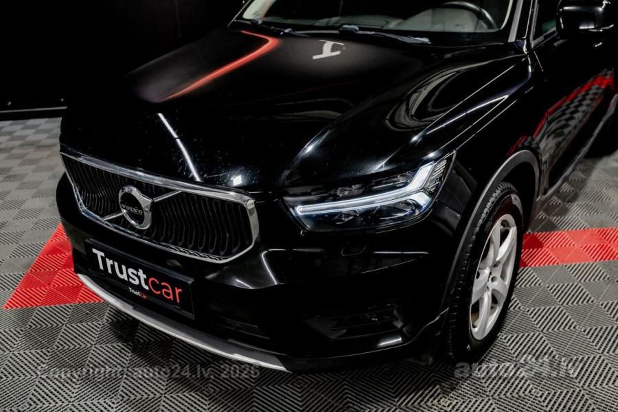Black Volvo XC40 2021 in Parnu, with an engine capacity of 2.00 L and mileage of 214 thousand km for 16900 €, photo 2 on AUTOMOTO.COM.LV