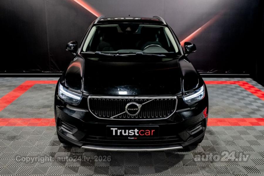 Black Volvo XC40 2021 in Parnu, with an engine capacity of 2.00 L and mileage of 214 thousand km for 16900 €, photo 3 on AUTOMOTO.COM.LV