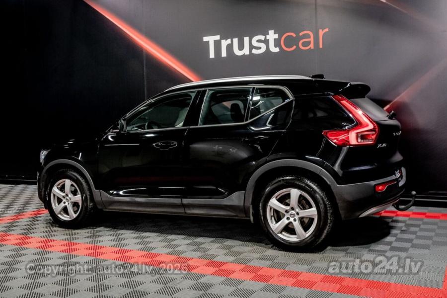 Black Volvo XC40 2021 in Parnu, with an engine capacity of 2.00 L and mileage of 214 thousand km for 16900 €, photo 6 on AUTOMOTO.COM.LV