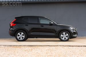 Black Volvo XC40 2021 in Jelgava, with an engine capacity of 1.50 L and mileage of 226 thousand km for 15500 €, photo 4 on AUTOMOTO.COM.LV