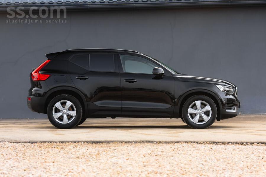 Black Volvo XC40 2021 in Jelgava, with an engine capacity of 1.50 L and mileage of 226 thousand km for 15500 €, photo 4 on AUTOMOTO.COM.LV