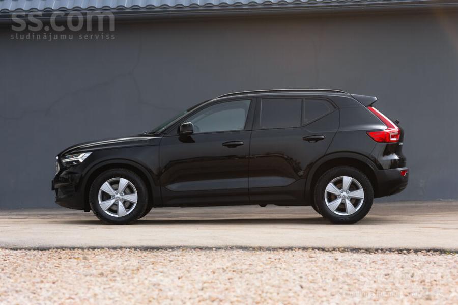 Black Volvo XC40 2021 in Jelgava, with an engine capacity of 1.50 L and mileage of 226 thousand km for 15500 €, photo 8 on AUTOMOTO.COM.LV