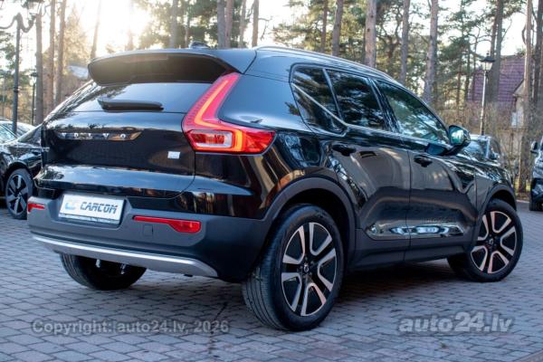 Black Volvo XC40 2021 in Tallinn, with an engine capacity of 1.50 L and mileage of 111 thousand km for 26890 €, photo 2 on AUTOMOTO.COM.LV