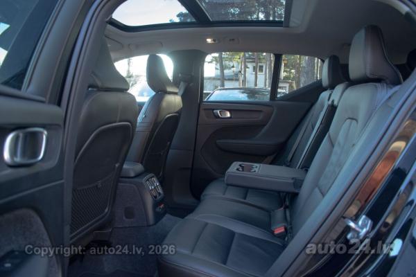 Black Volvo XC40 2021 in Tallinn, with an engine capacity of 1.50 L and mileage of 111 thousand km for 26890 €, photo 4 on AUTOMOTO.COM.LV