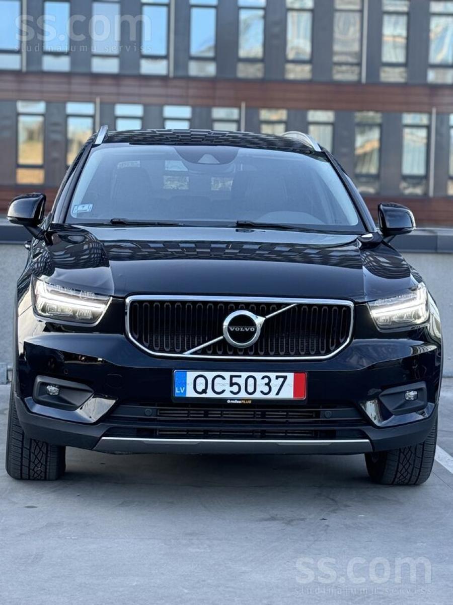 Black Volvo XC40 2021 in Riga, with an engine capacity of 2.00 L and mileage of 167 thousand km for 19900 €, photo 3 on AUTOMOTO.COM.LV