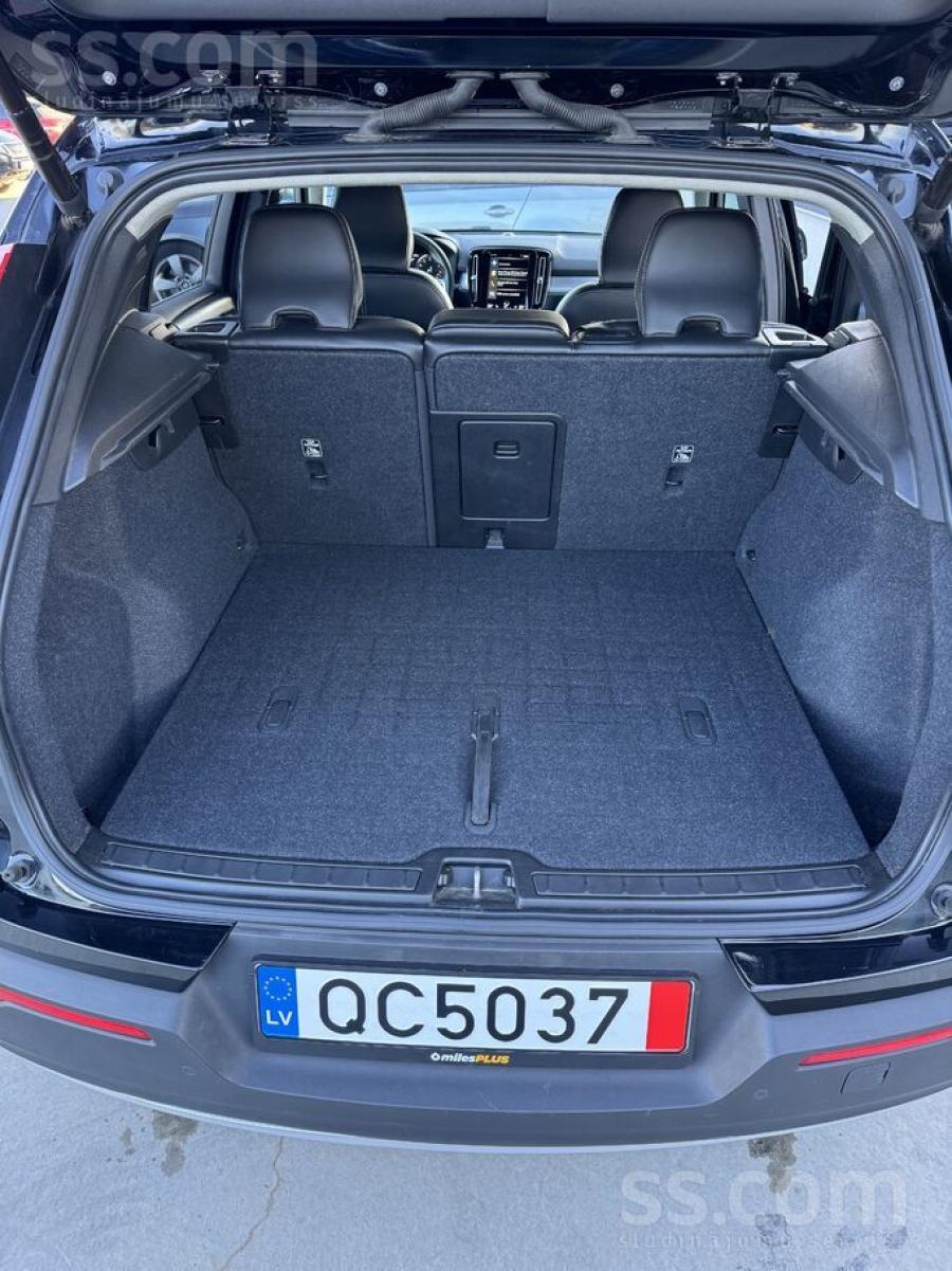 Black Volvo XC40 2021 in Riga, with an engine capacity of 2.00 L and mileage of 167 thousand km for 19900 €, photo 15 on AUTOMOTO.COM.LV