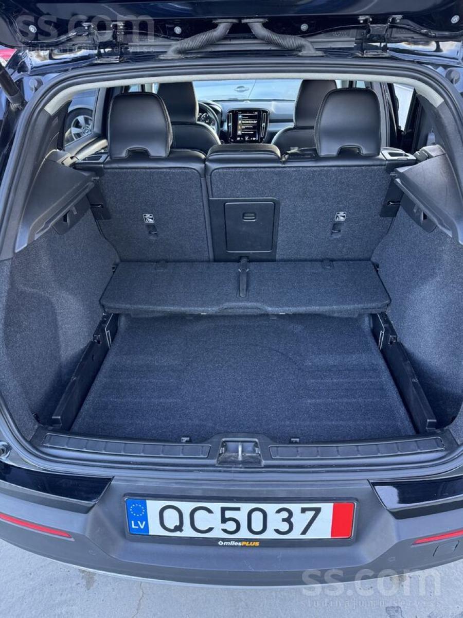 Black Volvo XC40 2021 in Riga, with an engine capacity of 2.00 L and mileage of 167 thousand km for 19900 €, photo 16 on AUTOMOTO.COM.LV