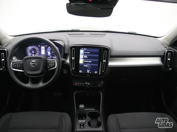 Black Volvo XC40 2021 in Vilnius, with an engine capacity of 1.50 L and mileage of 185 thousand km for 18399 €, photo 2 on AUTOMOTO.COM.LV