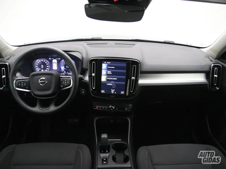 Black Volvo XC40 2021 in Vilnius, with an engine capacity of 1.50 L and mileage of 185 thousand km for 18399 €, photo 3 on AUTOMOTO.COM.LV