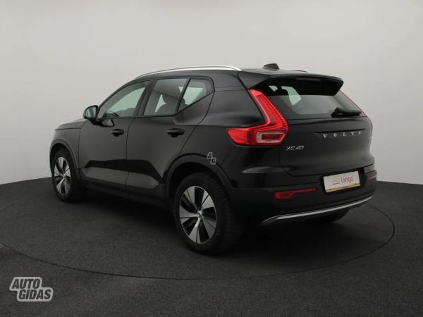 Black Volvo XC40 2021 in Vilnius, with an engine capacity of 1.50 L and mileage of 185 thousand km for 18399 €, photo 7 on AUTOMOTO.COM.LV