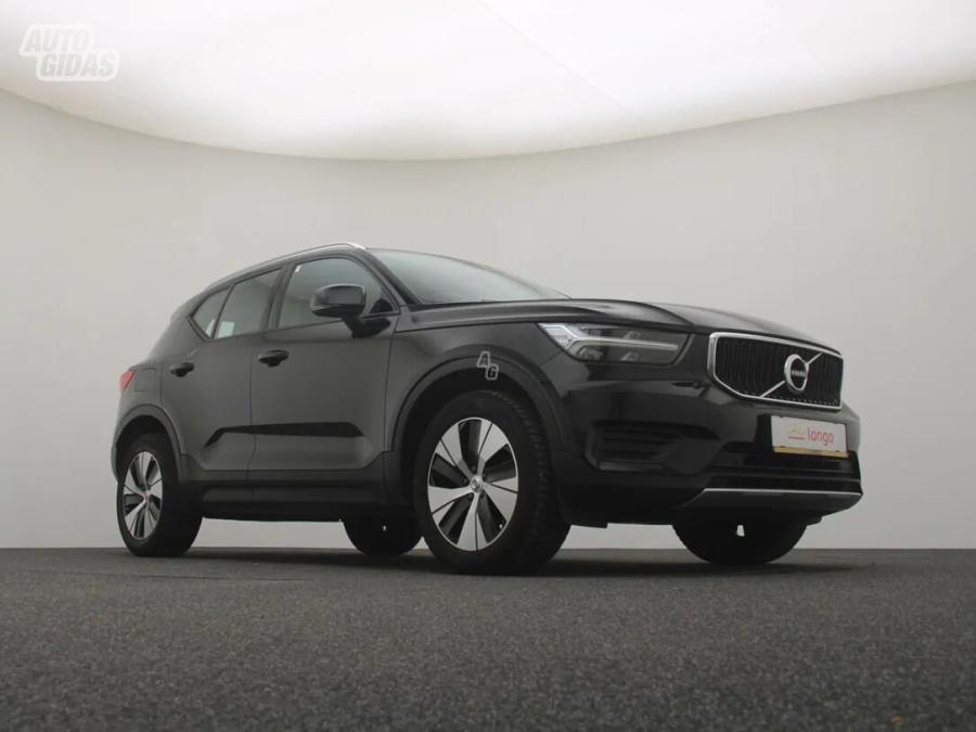 Black Volvo XC40 2021 in Vilnius, with an engine capacity of 1.50 L and mileage of 185 thousand km for 18399 €, photo 12 on AUTOMOTO.COM.LV