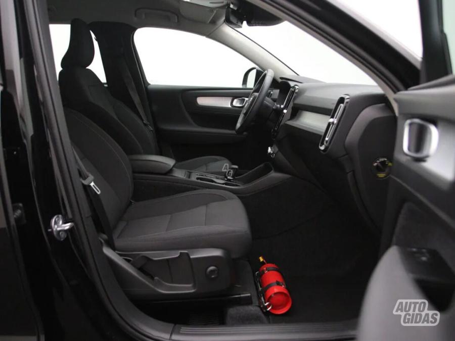Black Volvo XC40 2021 in Vilnius, with an engine capacity of 1.50 L and mileage of 185 thousand km for 18399 €, photo 15 on AUTOMOTO.COM.LV