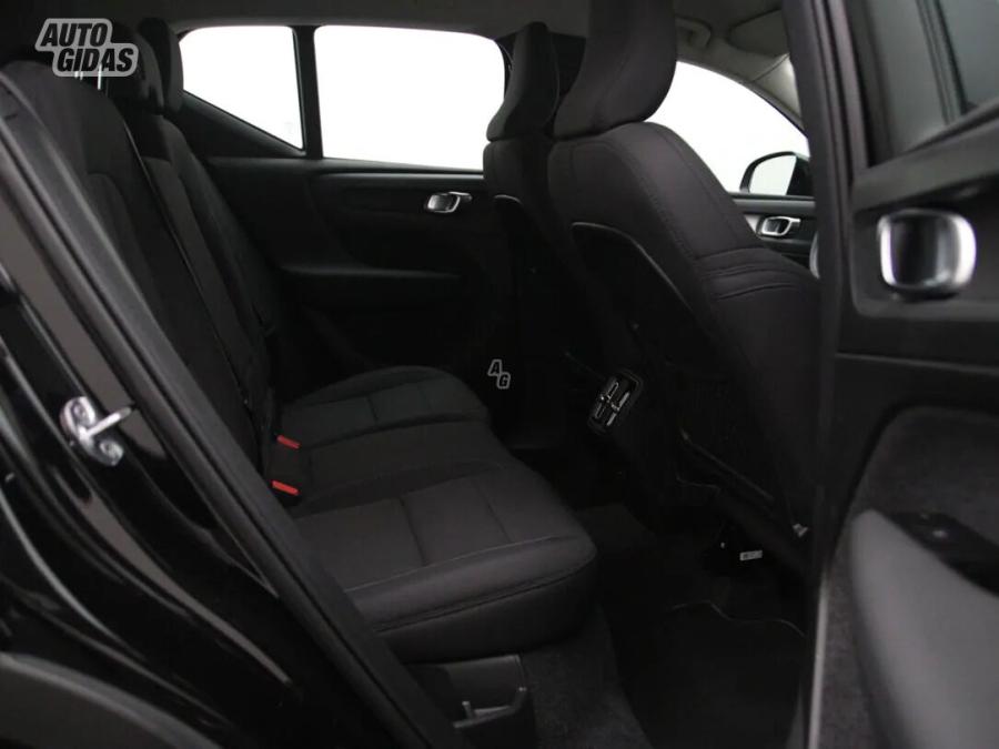 Black Volvo XC40 2021 in Vilnius, with an engine capacity of 1.50 L and mileage of 185 thousand km for 18399 €, photo 16 on AUTOMOTO.COM.LV