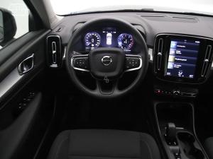 Black Volvo XC40 2021 in Vilnius, with an engine capacity of 1.50 L and mileage of 185 thousand km for 18399 €, photo 18 on AUTOMOTO.COM.LV