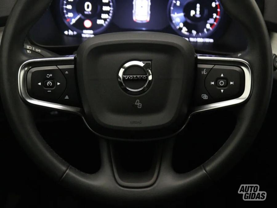 Black Volvo XC40 2021 in Vilnius, with an engine capacity of 1.50 L and mileage of 185 thousand km for 18399 €, photo 19 on AUTOMOTO.COM.LV