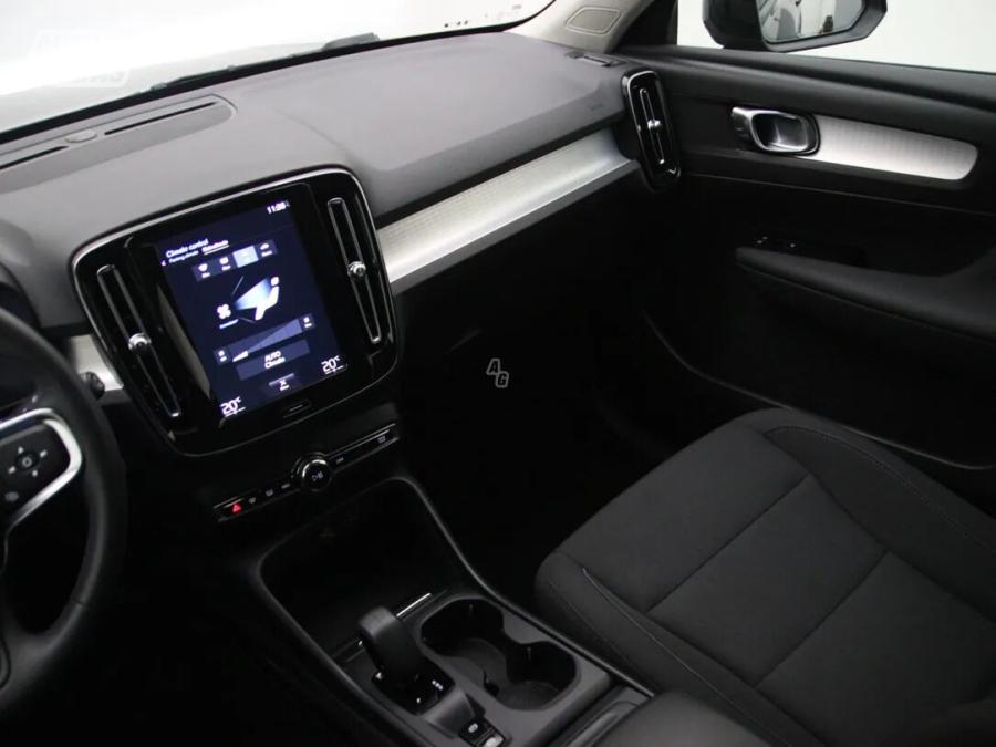 Black Volvo XC40 2021 in Vilnius, with an engine capacity of 1.50 L and mileage of 185 thousand km for 18399 €, photo 22 on AUTOMOTO.COM.LV