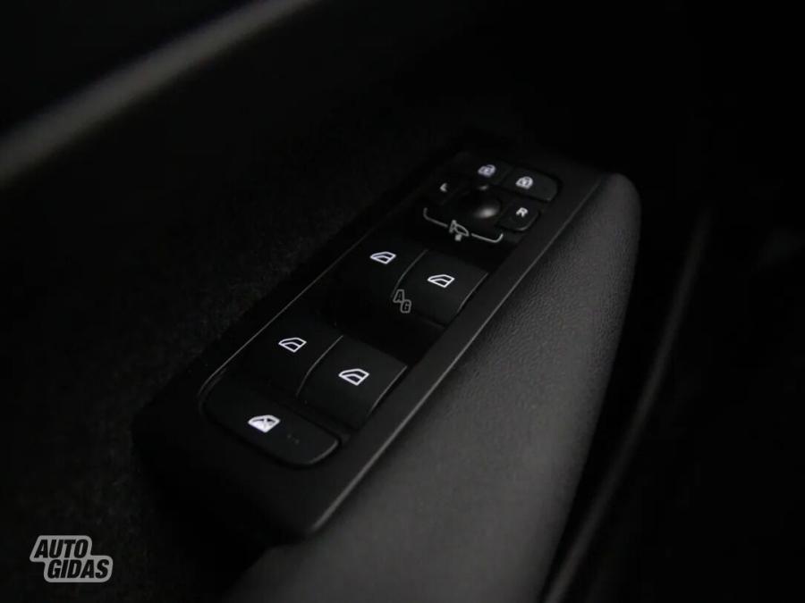 Black Volvo XC40 2021 in Vilnius, with an engine capacity of 1.50 L and mileage of 185 thousand km for 18399 €, photo 26 on AUTOMOTO.COM.LV