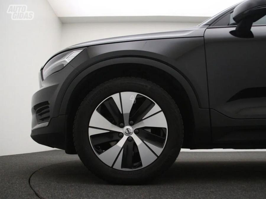 Black Volvo XC40 2021 in Vilnius, with an engine capacity of 1.50 L and mileage of 185 thousand km for 18399 €, photo 28 on AUTOMOTO.COM.LV