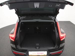 Black Volvo XC40 2021 in Vilnius, with an engine capacity of 1.50 L and mileage of 185 thousand km for 18399 €, photo 31 on AUTOMOTO.COM.LV