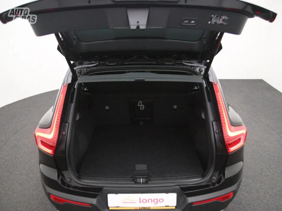 Black Volvo XC40 2021 in Vilnius, with an engine capacity of 1.50 L and mileage of 185 thousand km for 18399 €, photo 31 on AUTOMOTO.COM.LV