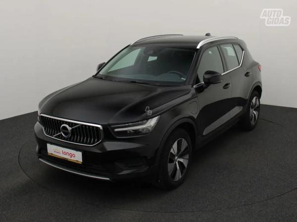 Black Volvo XC40 2021 in Vilnius, with an engine capacity of 1.50 L and mileage of 202 thousand km for 19399 €, photo 1 on AUTOMOTO.COM.LV