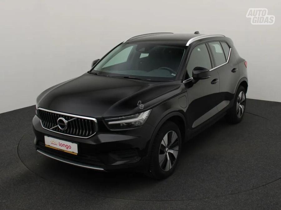 Black Volvo XC40 2021 in Vilnius, with an engine capacity of 1.50 L and mileage of 202 thousand km for 19399 €, photo 1 on AUTOMOTO.COM.LV