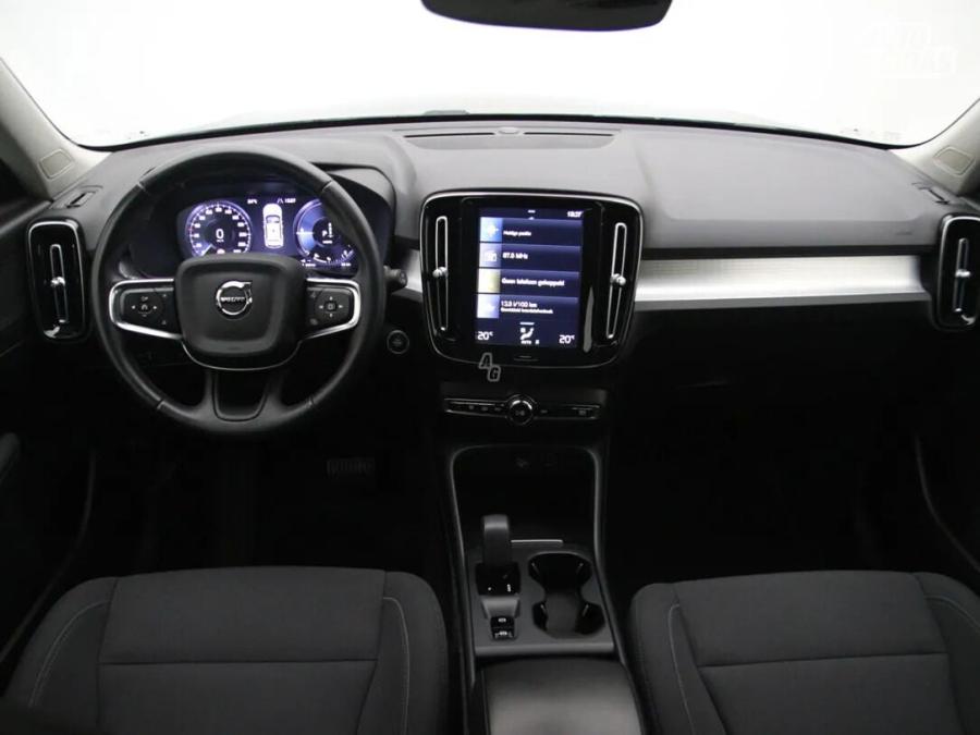 Black Volvo XC40 2021 in Vilnius, with an engine capacity of 1.50 L and mileage of 202 thousand km for 19399 €, photo 3 on AUTOMOTO.COM.LV