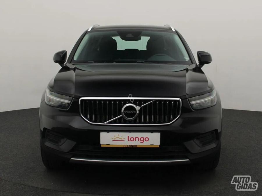 Black Volvo XC40 2021 in Vilnius, with an engine capacity of 1.50 L and mileage of 202 thousand km for 19399 €, photo 4 on AUTOMOTO.COM.LV