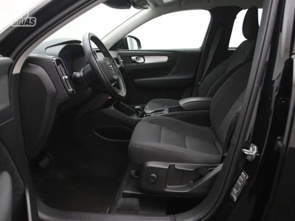 Black Volvo XC40 2021 in Vilnius, with an engine capacity of 1.50 L and mileage of 202 thousand km for 19399 €, photo 4 on AUTOMOTO.COM.LV