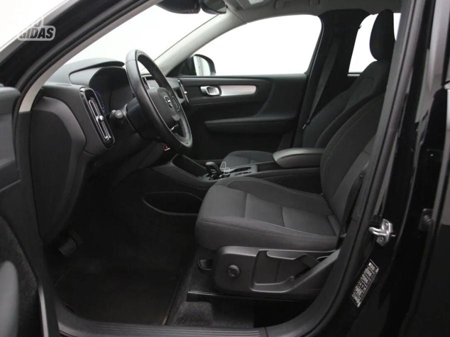 Black Volvo XC40 2021 in Vilnius, with an engine capacity of 1.50 L and mileage of 202 thousand km for 19399 €, photo 5 on AUTOMOTO.COM.LV