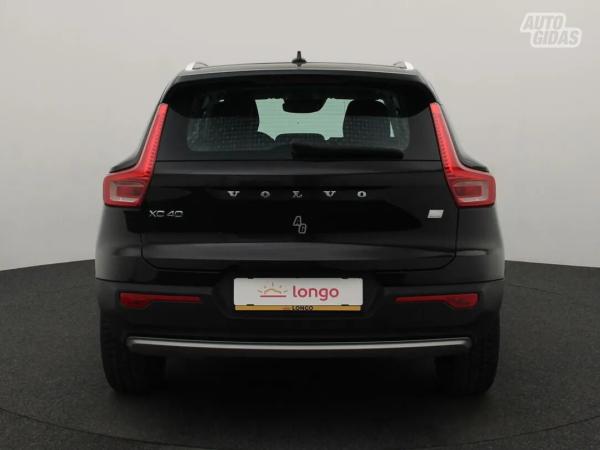Black Volvo XC40 2021 in Vilnius, with an engine capacity of 1.50 L and mileage of 202 thousand km for 19399 €, photo 5 on AUTOMOTO.COM.LV