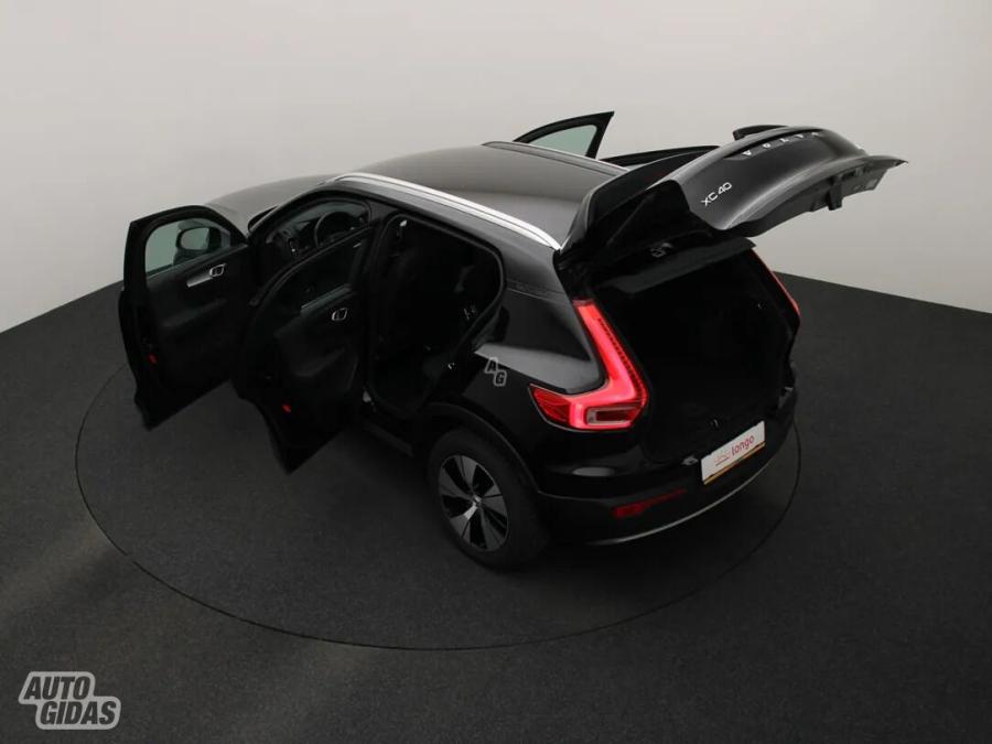 Black Volvo XC40 2021 in Vilnius, with an engine capacity of 1.50 L and mileage of 202 thousand km for 19399 €, photo 14 on AUTOMOTO.COM.LV
