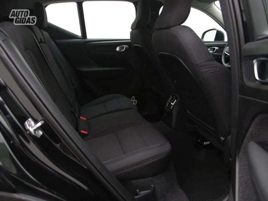 Black Volvo XC40 2021 in Vilnius, with an engine capacity of 1.50 L and mileage of 202 thousand km for 19399 €, photo 16 on AUTOMOTO.COM.LV