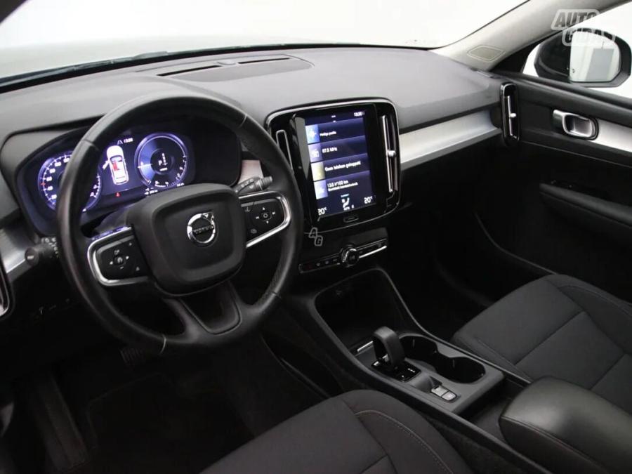 Black Volvo XC40 2021 in Vilnius, with an engine capacity of 1.50 L and mileage of 202 thousand km for 19399 €, photo 17 on AUTOMOTO.COM.LV
