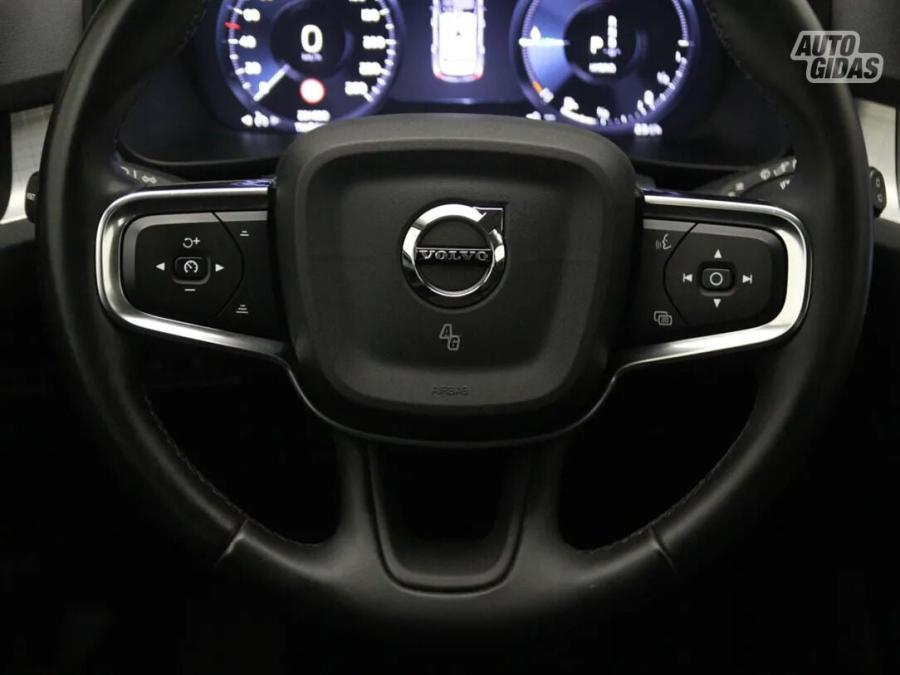 Black Volvo XC40 2021 in Vilnius, with an engine capacity of 1.50 L and mileage of 202 thousand km for 19399 €, photo 19 on AUTOMOTO.COM.LV