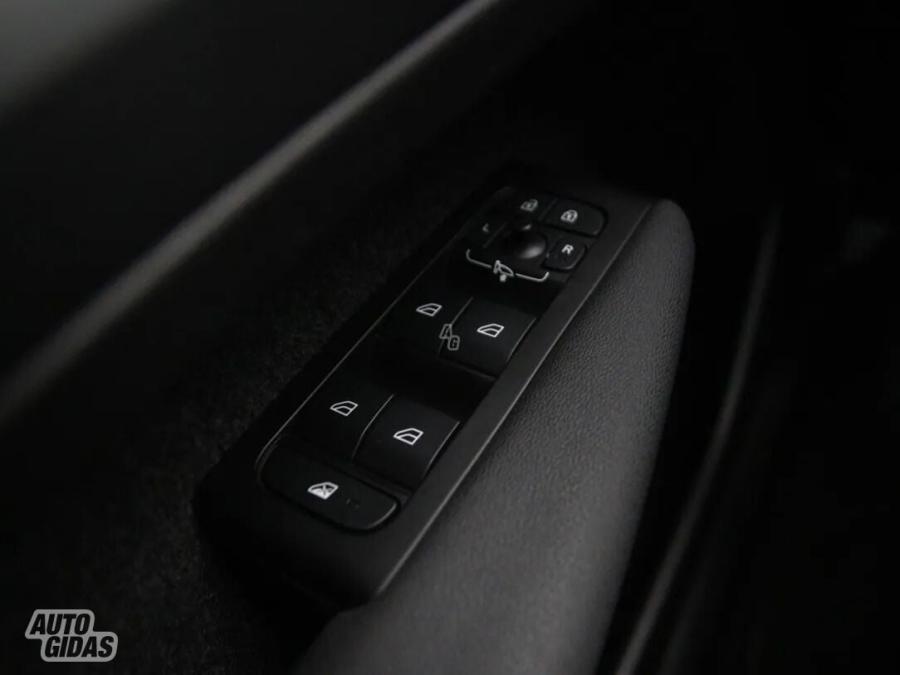 Black Volvo XC40 2021 in Vilnius, with an engine capacity of 1.50 L and mileage of 202 thousand km for 19399 €, photo 27 on AUTOMOTO.COM.LV