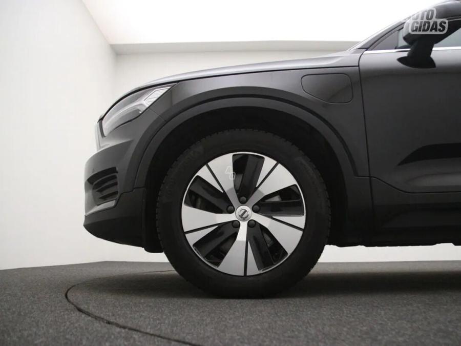 Black Volvo XC40 2021 in Vilnius, with an engine capacity of 1.50 L and mileage of 202 thousand km for 19399 €, photo 29 on AUTOMOTO.COM.LV
