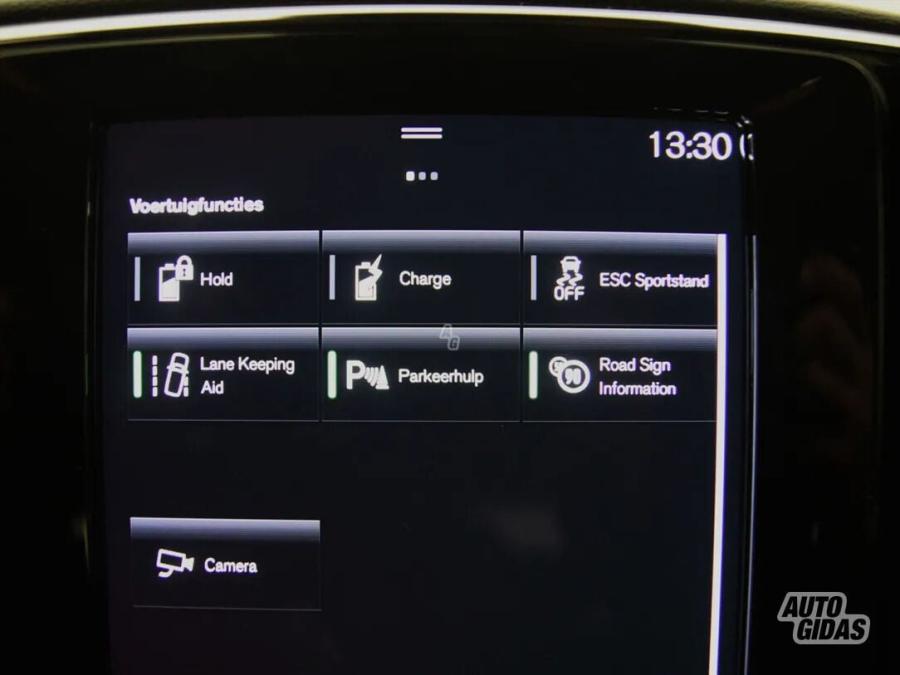 Black Volvo XC40 2021 in Vilnius, with an engine capacity of 1.50 L and mileage of 202 thousand km for 19399 €, photo 30 on AUTOMOTO.COM.LV