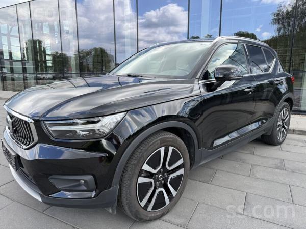Black Volvo XC40 2021 in Riga, with an engine capacity of 1.50 L and mileage of 125 thousand km for 25900 €, photo 1 on AUTOMOTO.COM.LV