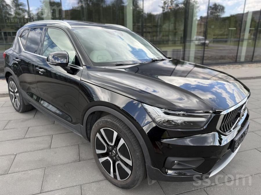 Black Volvo XC40 2021 in Riga, with an engine capacity of 1.50 L and mileage of 125 thousand km for 25900 €, photo 5 on AUTOMOTO.COM.LV