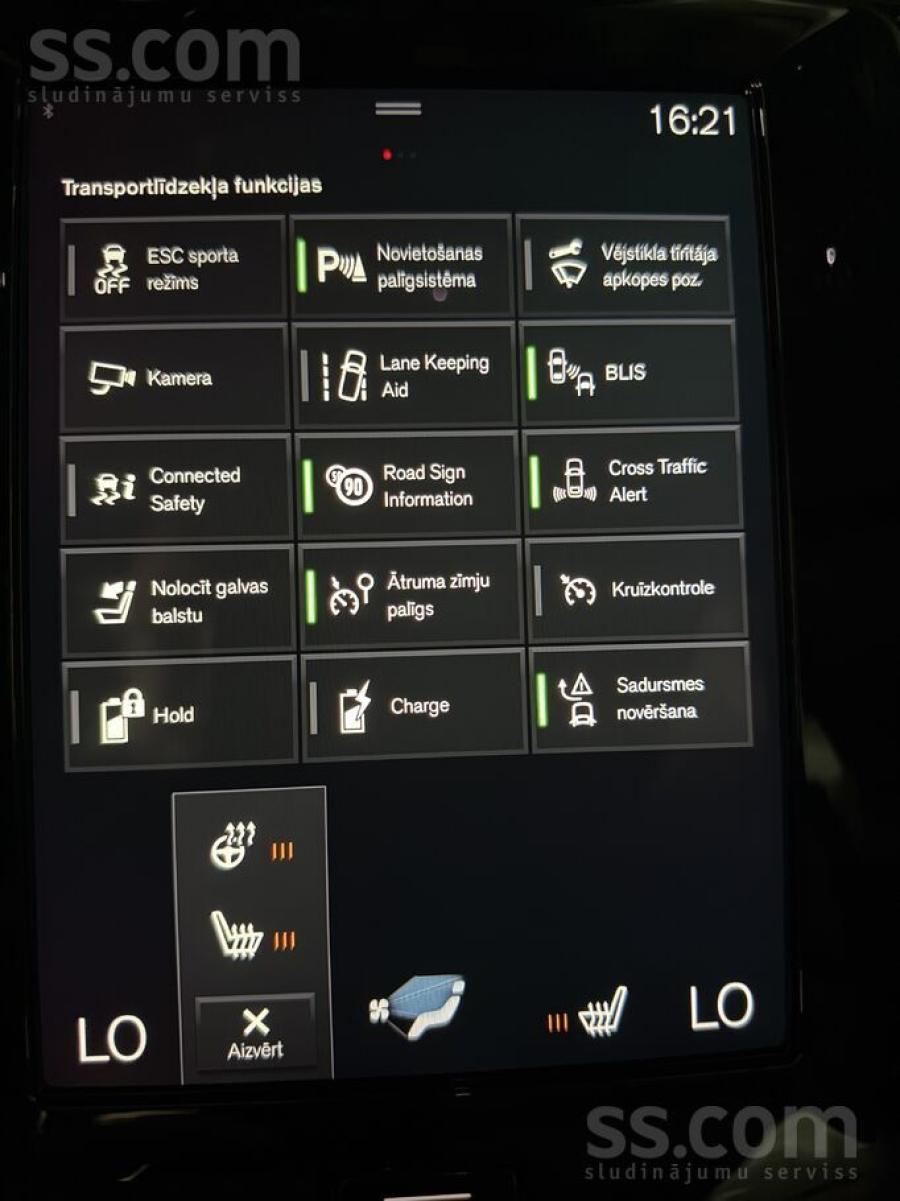 Black Volvo XC40 2021 in Riga, with an engine capacity of 1.50 L and mileage of 125 thousand km for 25900 €, photo 6 on AUTOMOTO.COM.LV