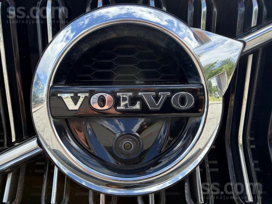 Black Volvo XC40 2021 in Riga, with an engine capacity of 1.50 L and mileage of 125 thousand km for 25900 €, photo 7 on AUTOMOTO.COM.LV