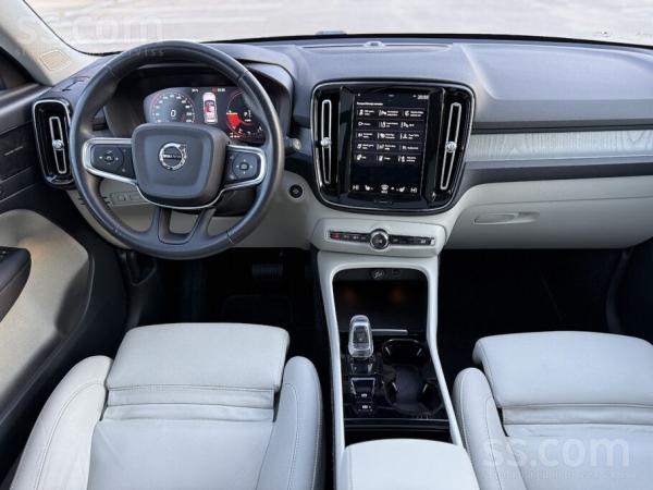 Black Volvo XC40 2021 in Riga, with an engine capacity of 1.50 L and mileage of 125 thousand km for 25900 €, photo 10 on AUTOMOTO.COM.LV
