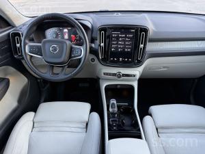 Black Volvo XC40 2021 in Riga, with an engine capacity of 1.50 L and mileage of 125 thousand km for 25900 €, photo 11 on AUTOMOTO.COM.LV