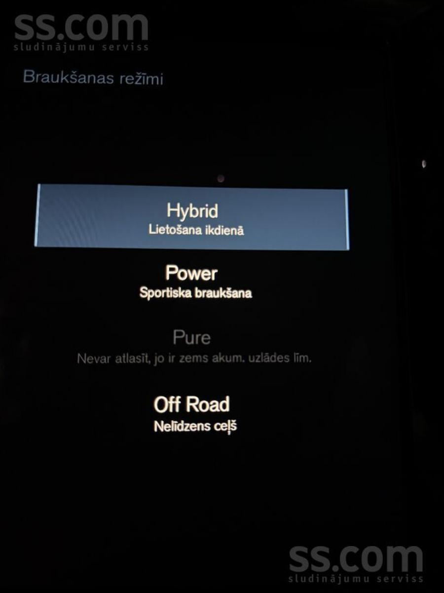 Black Volvo XC40 2021 in Riga, with an engine capacity of 1.50 L and mileage of 125 thousand km for 25900 €, photo 12 on AUTOMOTO.COM.LV