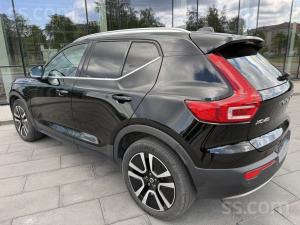 Black Volvo XC40 2021 in Riga, with an engine capacity of 1.50 L and mileage of 125 thousand km for 25900 €, photo 14 on AUTOMOTO.COM.LV